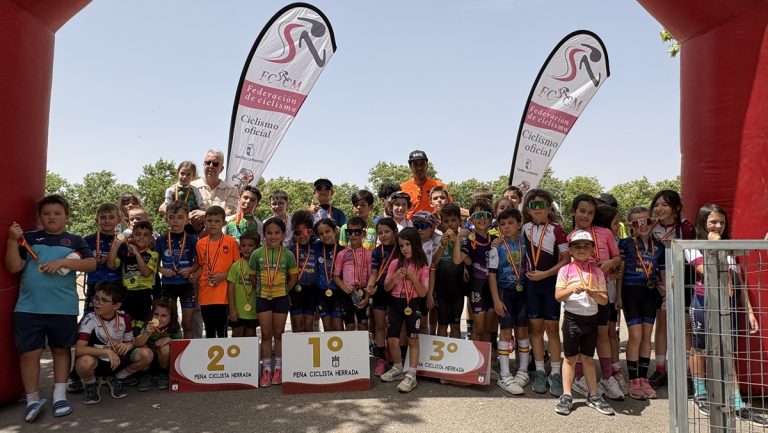 Mota del Cuervo vibra con el VII Trofeo Herrada: la pista conquista a ...